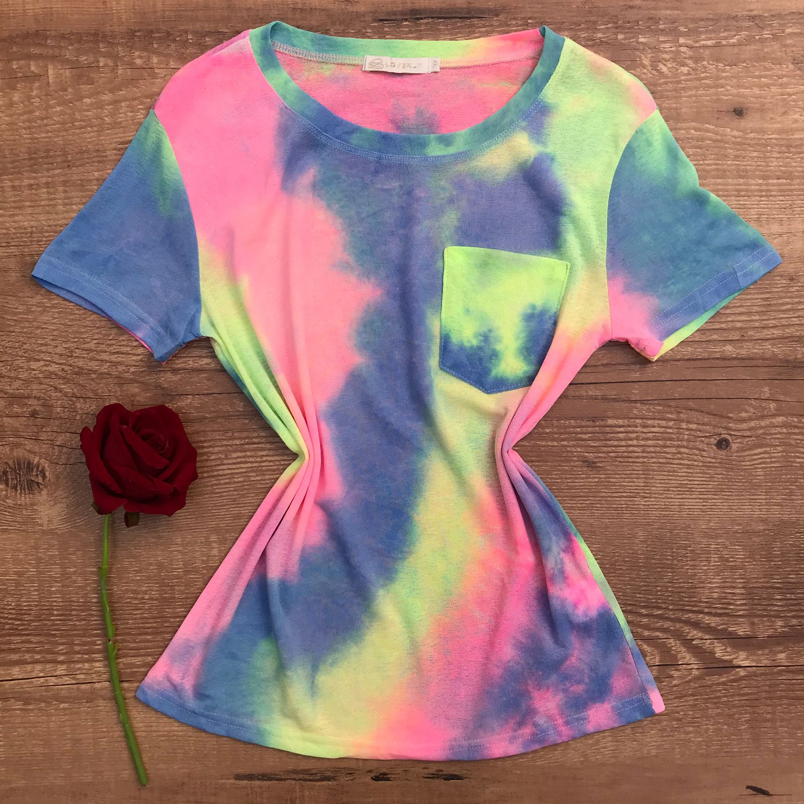 CAMISETA TIE DYE AZUL PINK AMARELO MALHA PODRINHA Dondoca Moda Feminina CAMISETA TIE DYE AZUL PINK AMARELO MALHA PODRINHA Dondoca Moda Feminina