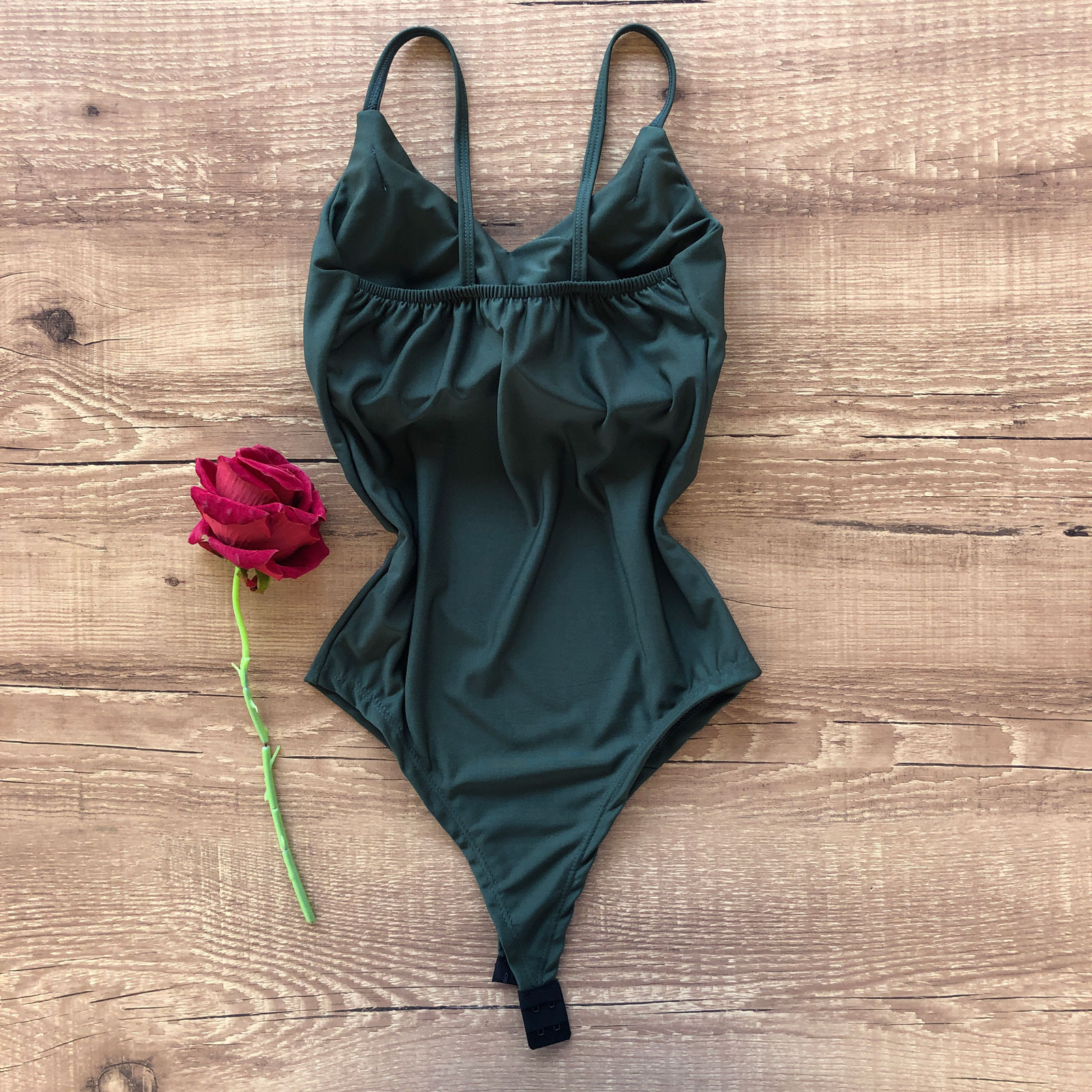 BODY BÁSICO ALCINHA VERDE MILITAR - Dondoca Moda Feminina Dondoca Moda ...