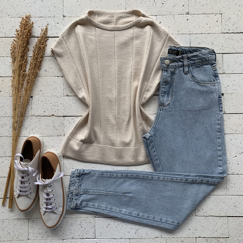Blusa Modal sem Manga Basic Creme Dondoca Moda Feminina Blusa Modal sem Manga Basic Creme Dondoca Moda Feminina